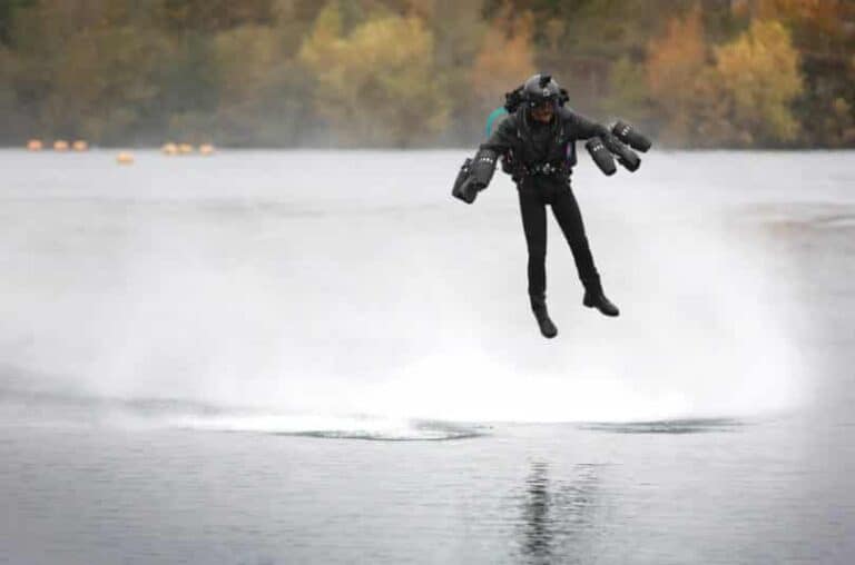 An amazing VR flight experience in a body controlled jet suit | Digital ...